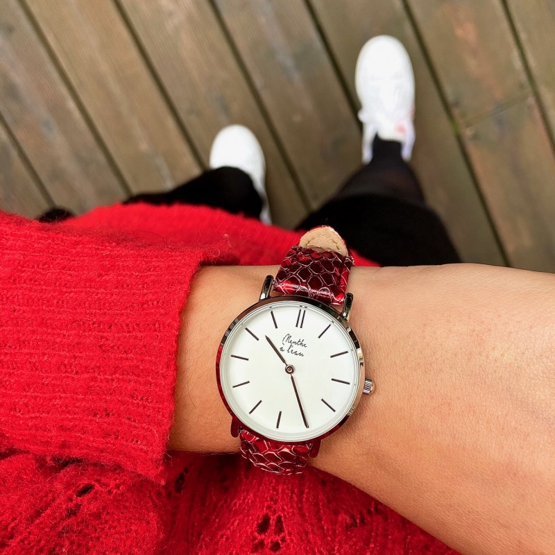 Montre La Véritable Femme bracelet cuir python rouge fond blanc chr...